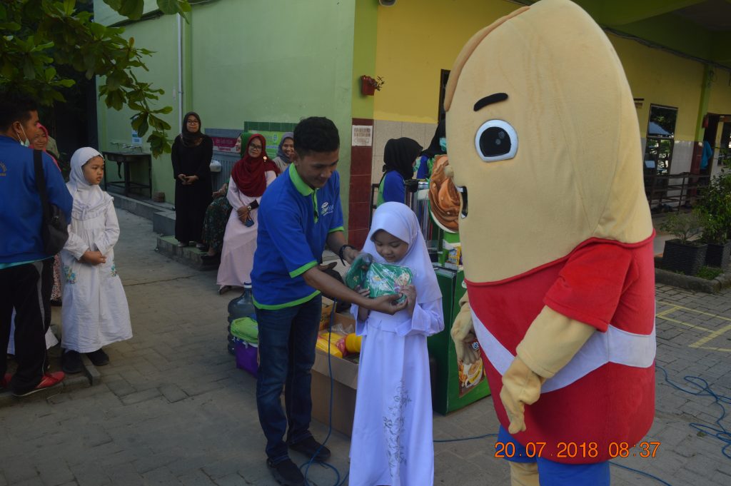 KEGIATAN SARAPAN PAGI BERSAMA GOWELL INDOFOOD KELAS 1 S/D 6 SD NAMIRA
